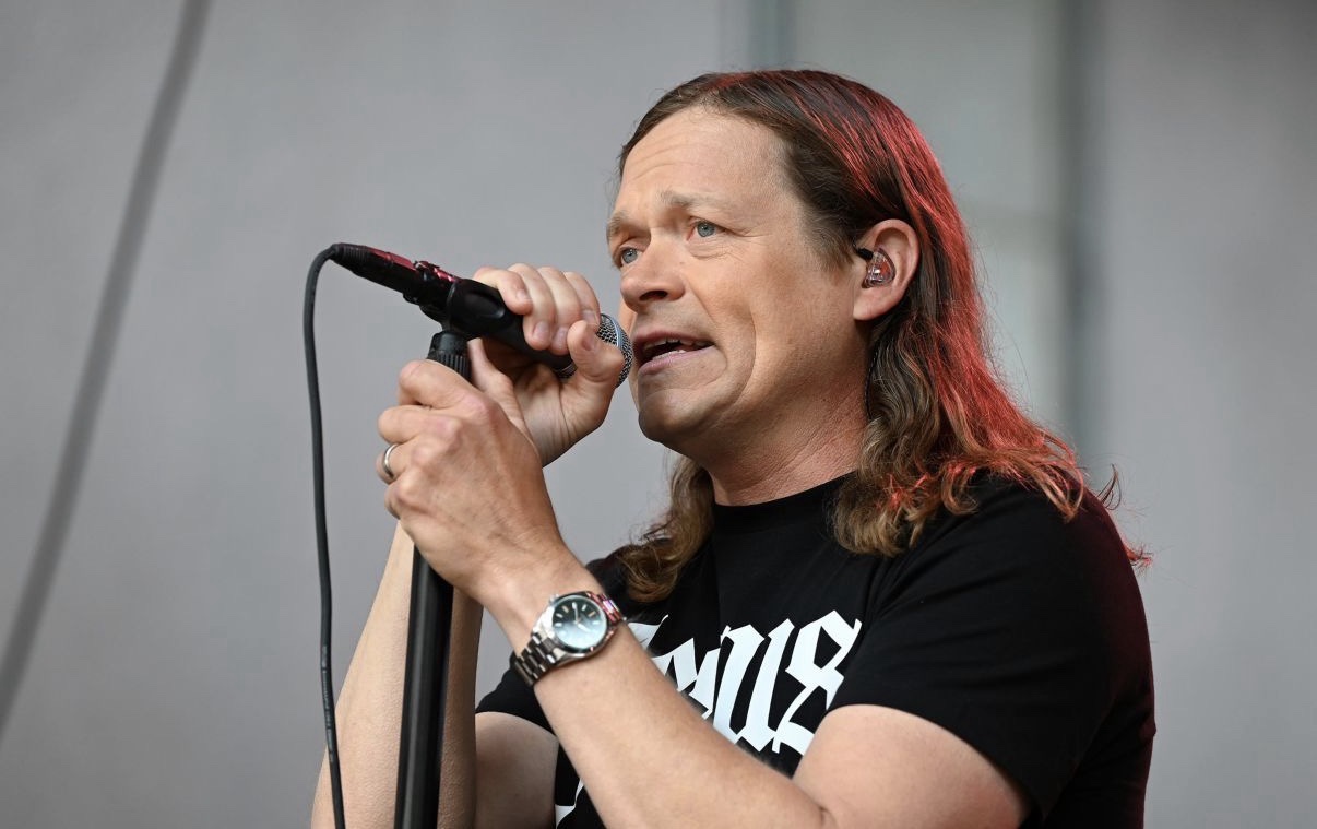 Three Doors Down Singer Brad Arnold Dies at 47 After Cancer Battle ...